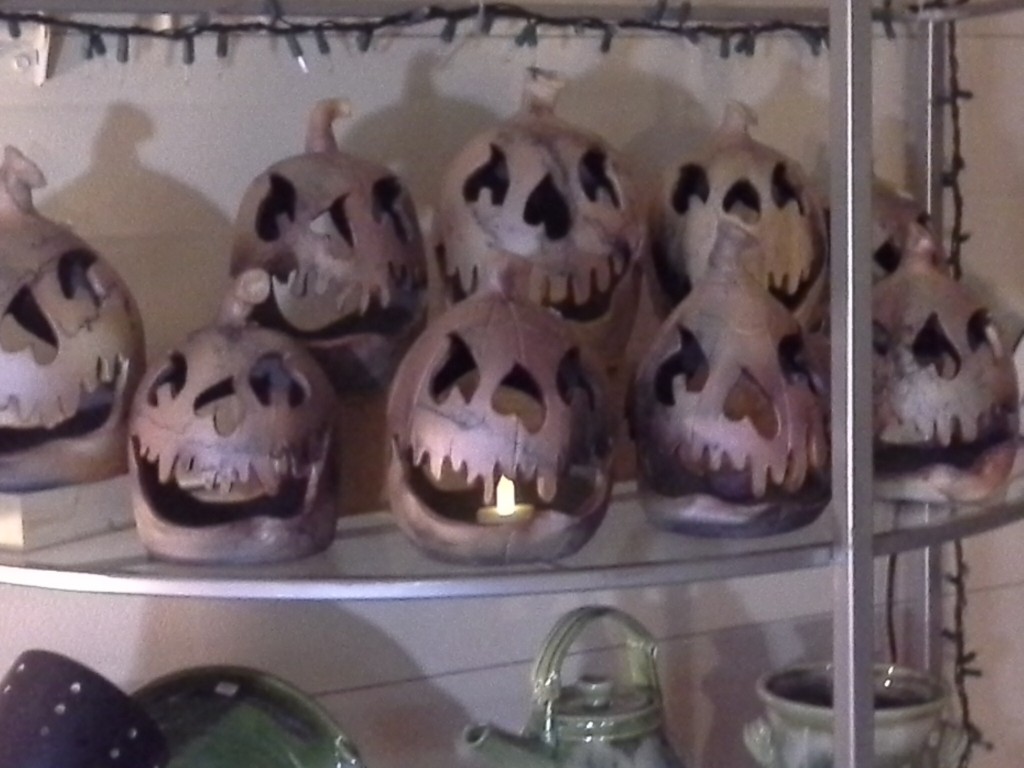 Featured items in the Home Gallery - Doing Earth Pottery By Shelley White